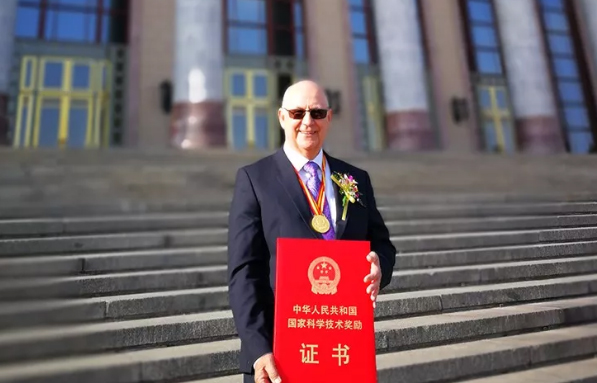 川大高端外籍教师、英国皇家工程院院士Philip David Coates获国家国际科学技术合作奖 - SCU